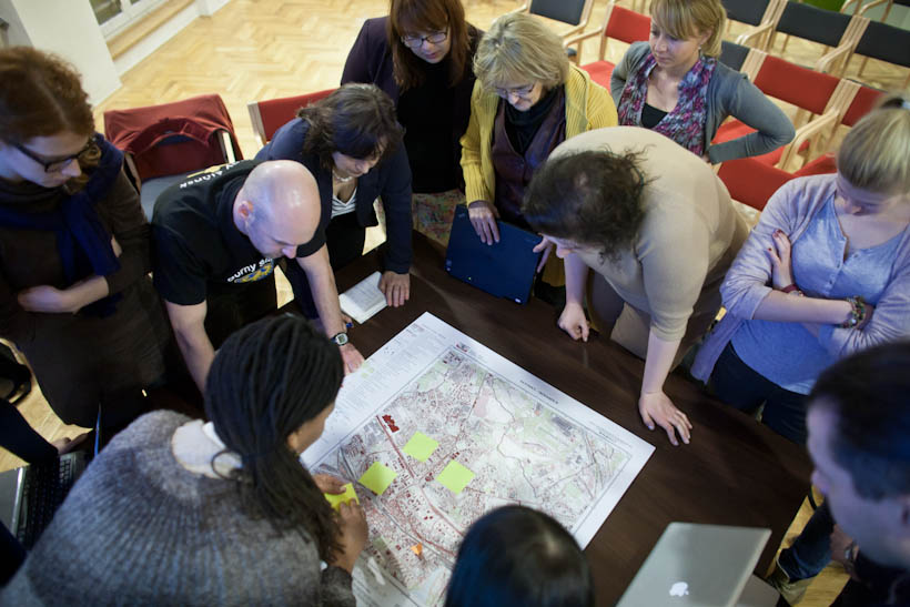 Louise leading a mapping workshop | Mapping for Change